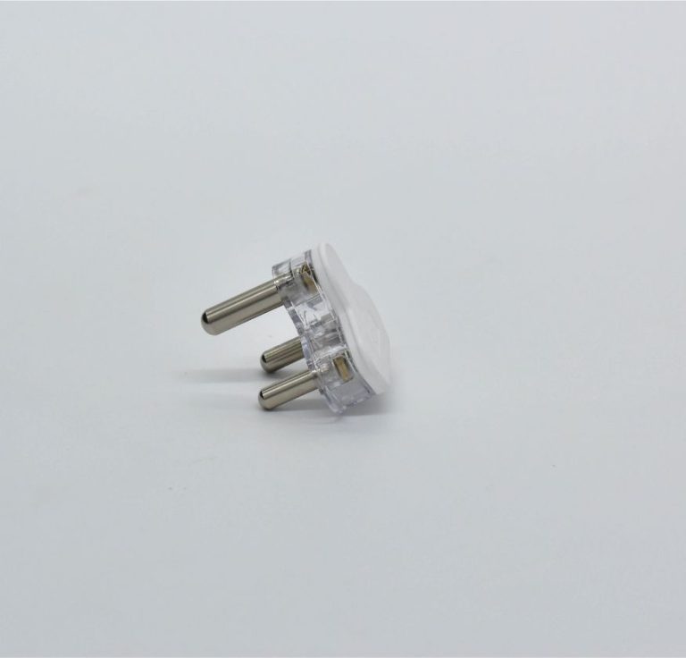 White 16A 3Pin PVC Plugtop - Value range - Always Superlative PTY LTD